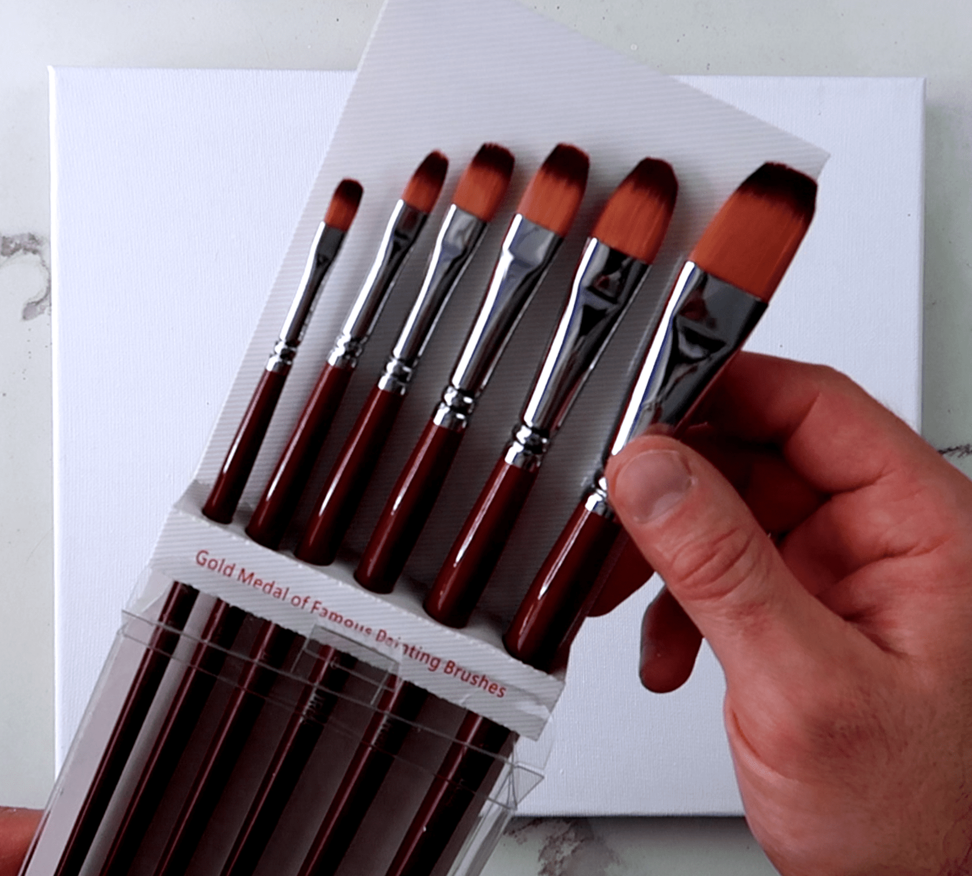 How to Load Paint on Filbert Paintbrush - UrArtStudio