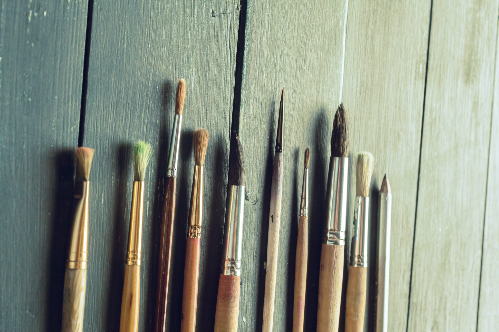 Best Practices for Painting Fine Lines with the Liner Brush - UrArtStudio